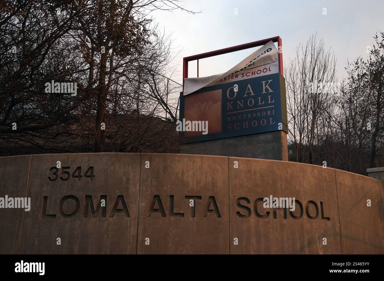 Altadena, United States. 09th Jan, 2025. A burned sign at Oak Knoll ...
