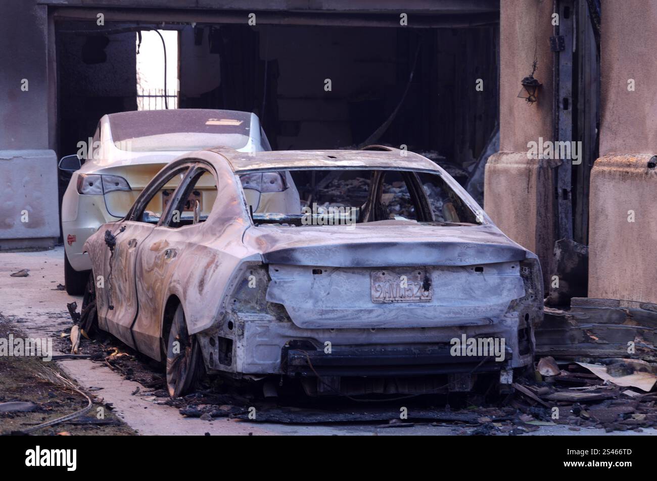Altadena, United States. 09th Jan, 2025. Burned cars at a home from the ...