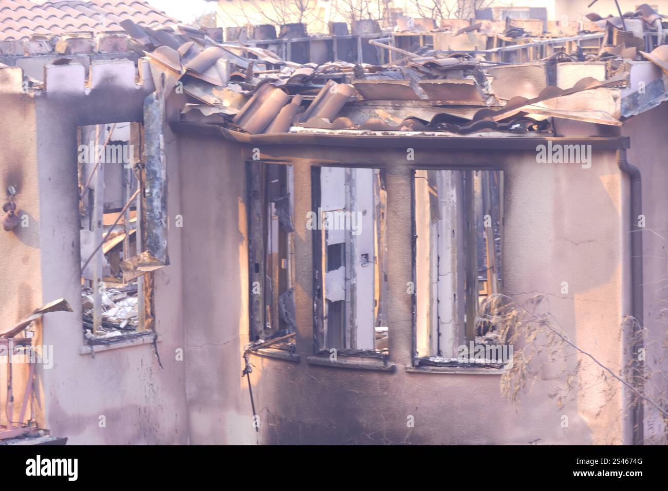 Altadena, United States. 09th Jan, 2025. A burned home from the Eaton ...