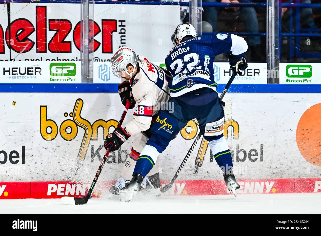 John Broda (Iserlohn Roosters, #22) Jake Ustorf (Nuernberg Ice Tigers ...