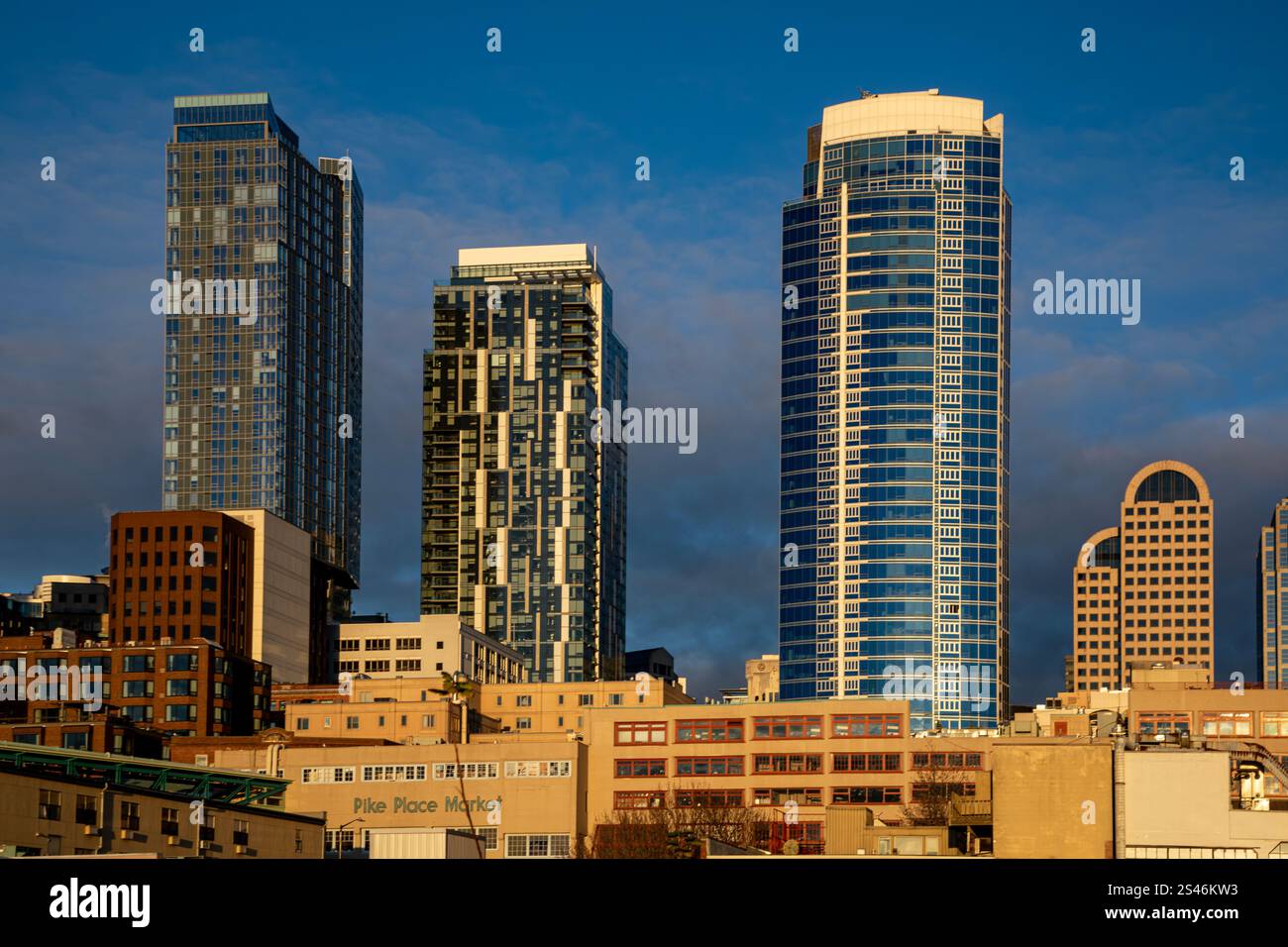 WA28086-00...WASHINGTON - Highrise buildings in downtown Seattle ...