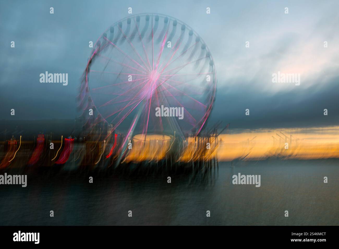 WA28089-00...WASHINGTON - Seattle's Great Wheel at Miner's Landing on ...
