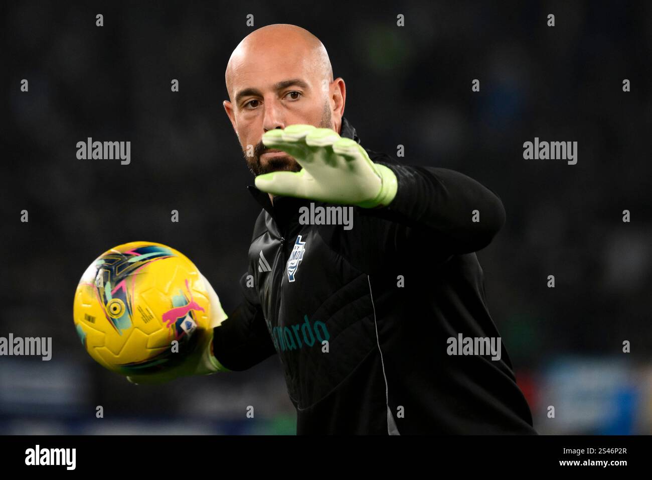 Rome, Italy. 10th Jan, 2025. Pepe Reina of Como warms up during the ...