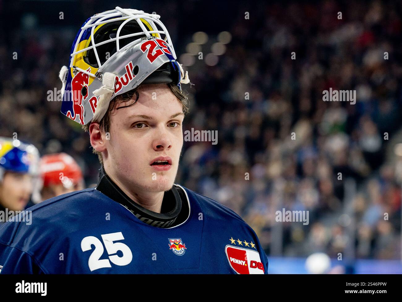 Simon Wolf (Torwart, EHC Red Bull Muenchen, #25) / Portrait / Portraet ...