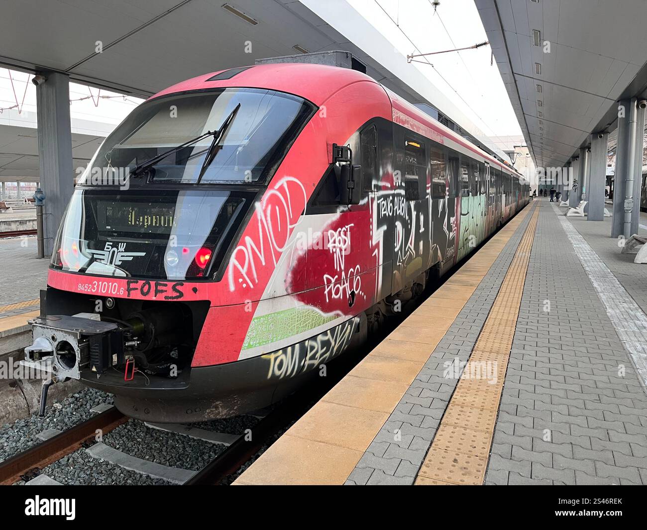 Siemens Desiro, train in graffiti, platform, travel, commute, infrastructure, Railway Station ...