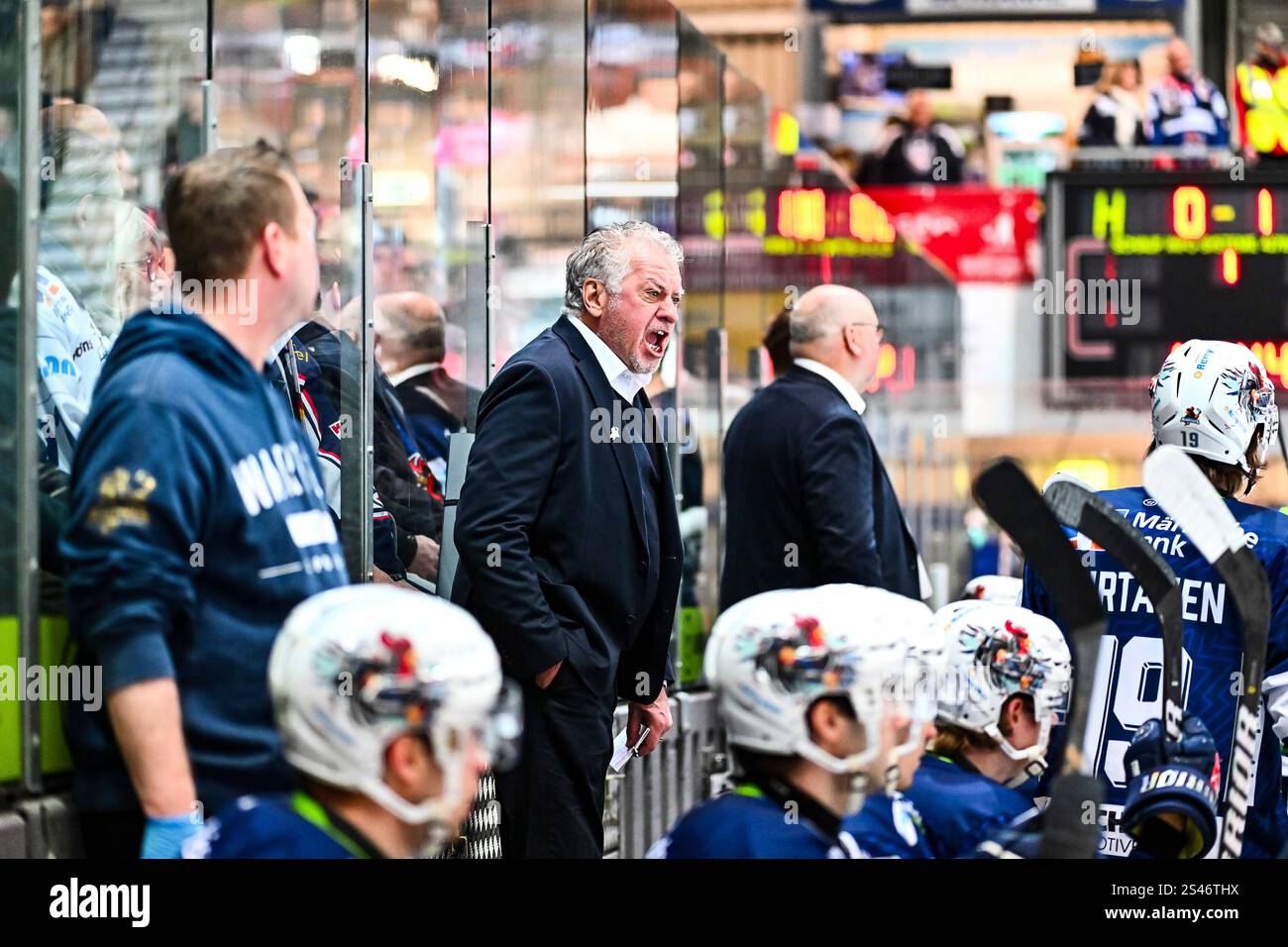 Iserlohn, Deutschland. 10th Jan, 2025. Doug Shedden (Cheftrainer ...