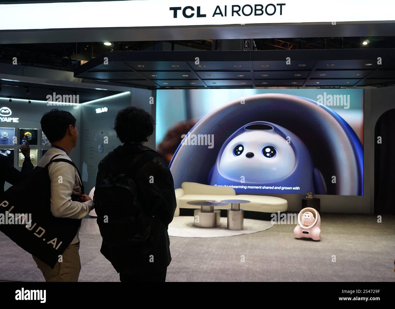 (250110) -- LAS VEGAS (U.S.), Jan. 10, 2025 (Xinhua) -- An Ai Me robot from Chinese company TCL ...