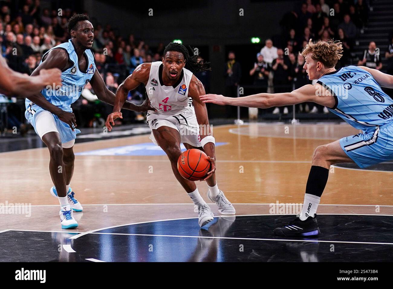 Hamburg, Deutschland. 10th Jan, 2025. Phlandrous Fleming Jr (Telekom ...