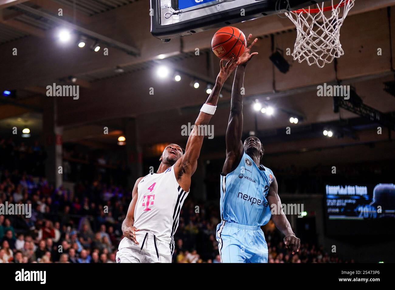 Hamburg, Deutschland. 10th Jan, 2025. Phlandrous Fleming Jr (Telekom ...