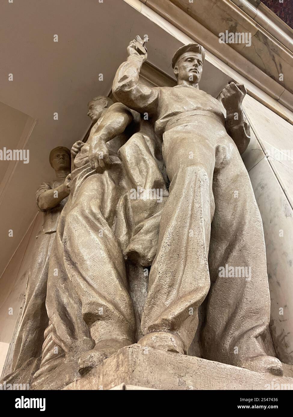 A Monumental Sculpture That Deeply Depicts Important Historical Figures ...