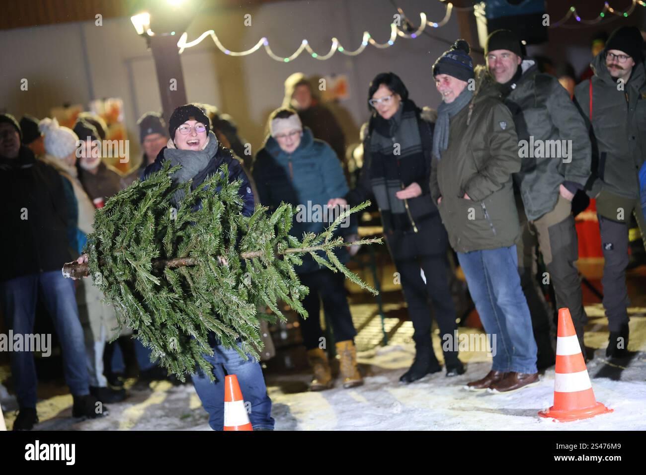 10 January 2025, Saxony-Anhalt, Stapelburg: A woman takes part in the ...