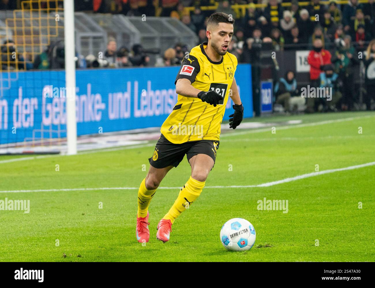 Dortmund, Deutschland. 10th Jan, 2025. Yan Couto (Borussia Dortmund, #2 ...