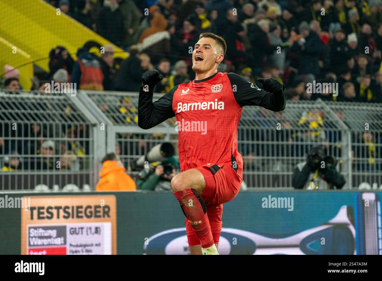 Dortmund, Deutschland. 10th Jan, 2025. Patrik Schick (Bayer 04 Leverkusen, #14) jubelt über sein ...