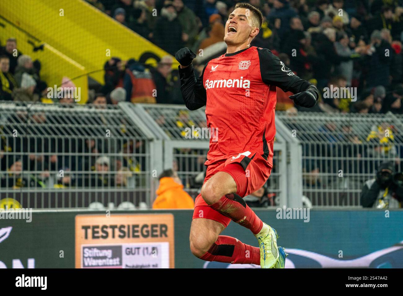 Dortmund, Deutschland. 10th Jan, 2025. Patrik Schick (Bayer 04 Leverkusen, #14) jubelt über sein ...
