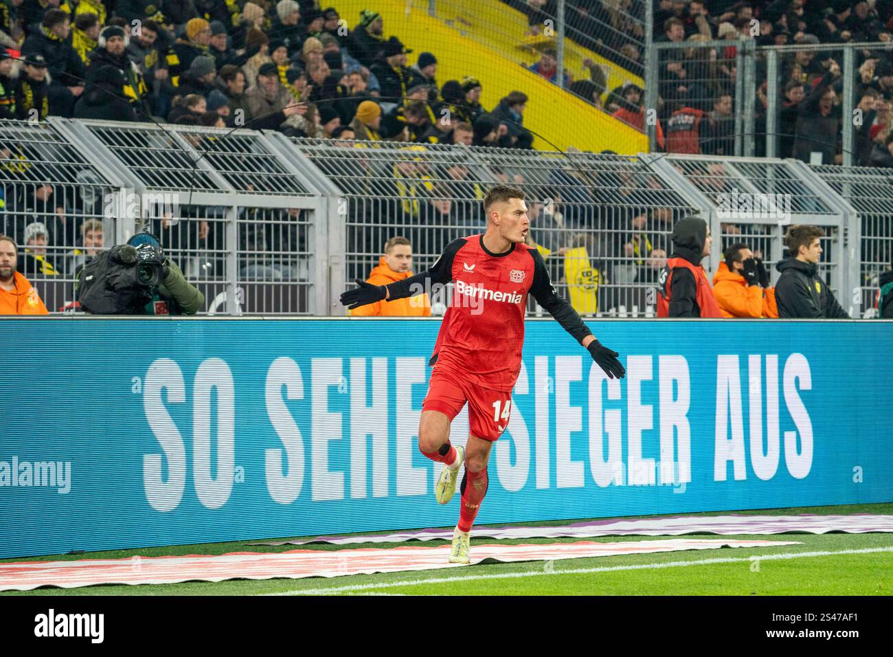 Dortmund, Deutschland. 10th Jan, 2025. Patrik Schick (Bayer 04 Leverkusen, #14) jubelt über sein ...