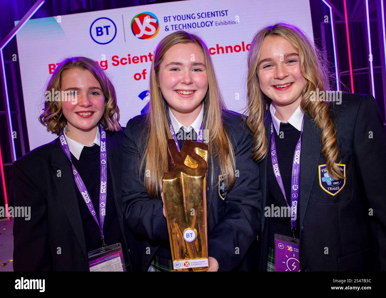 Handout photo of sisters, Laoise Murphy12, Ciara Murphy, 17, and ...
