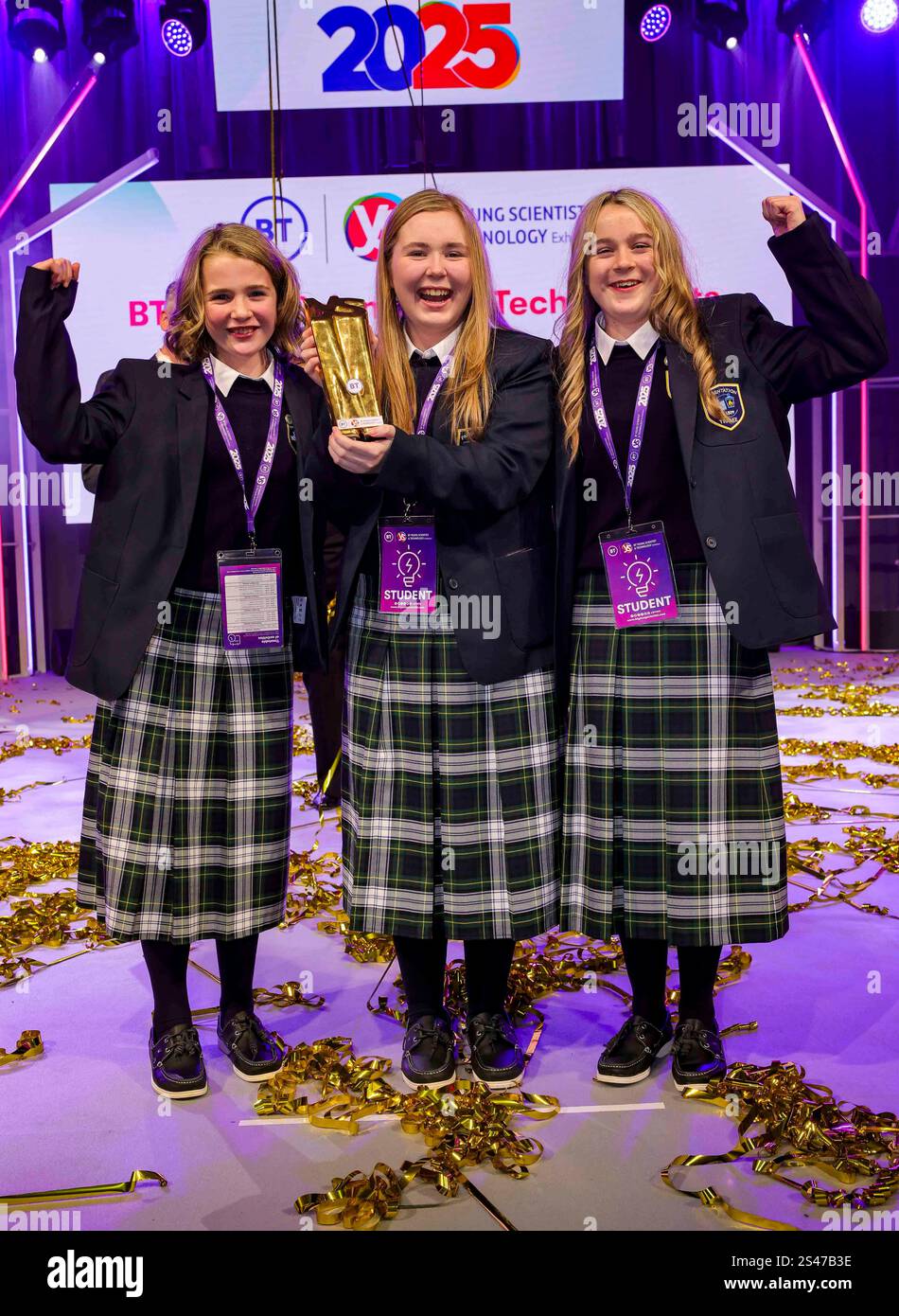Handout photo of sisters, Laoise Murphy12, Ciara Murphy, 17, and ...
