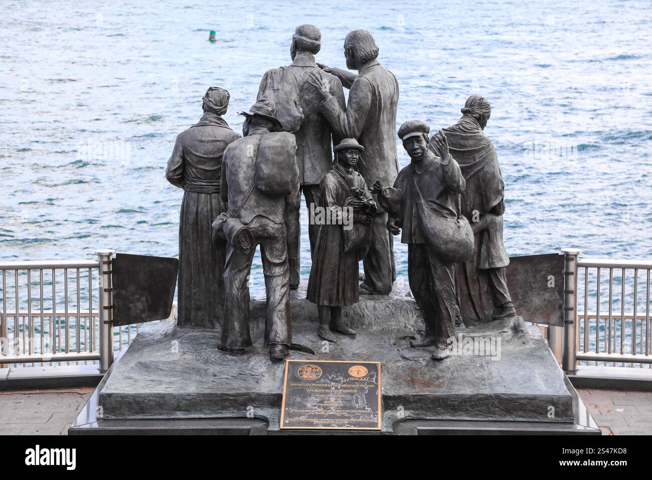Detroit, Michigan, USA - August 30, 2020: Gateway To Freedom bronze ...