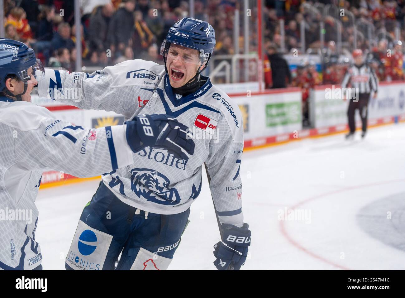Siegesjubel bei Straubing, 3:4 in der Overtime, Nelson Nogier ...