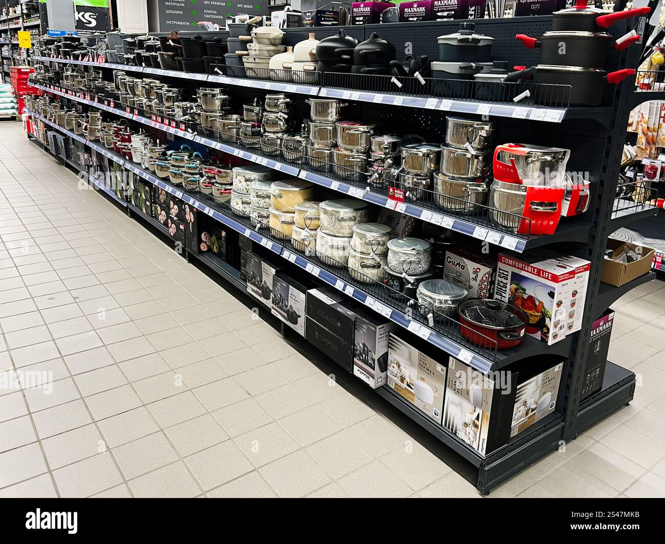 Honking kitchenware hi-res stock photography and images - Alamy