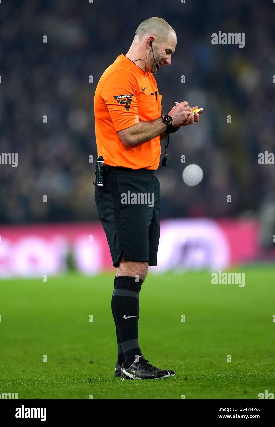 Referee Tim Robinson during the Emirates FA Cup third round match at ...