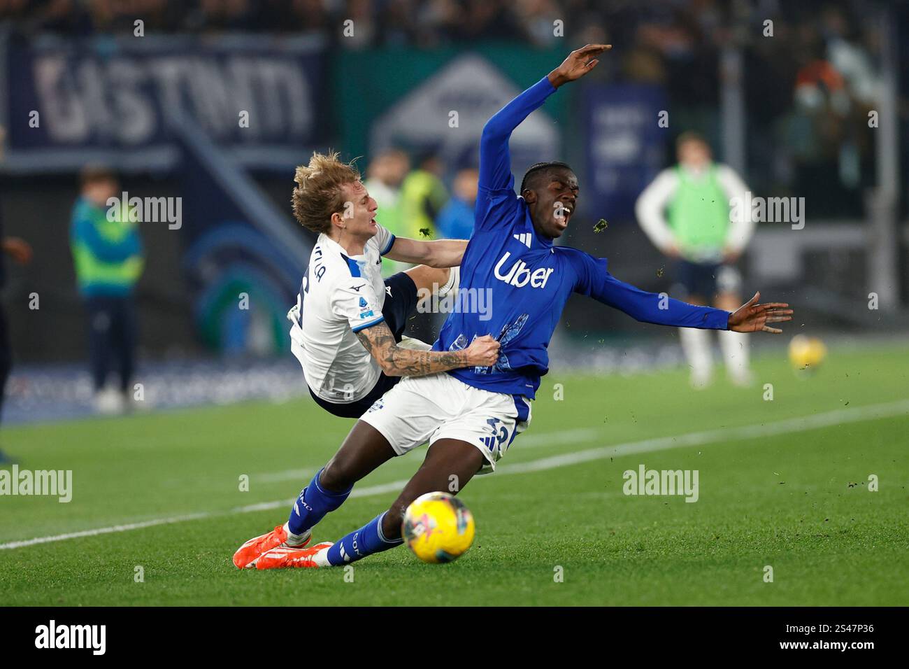 Rome, Lazio, Italy. 10th Jan, 2025. Como's Assane Diao and Lazio's Luca Pellegrini during Serie ...