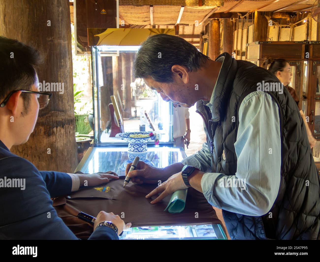 Chang-fu Teng (R), the third elder brother of Teresa Teng and chairman of the Teresa Teng ...