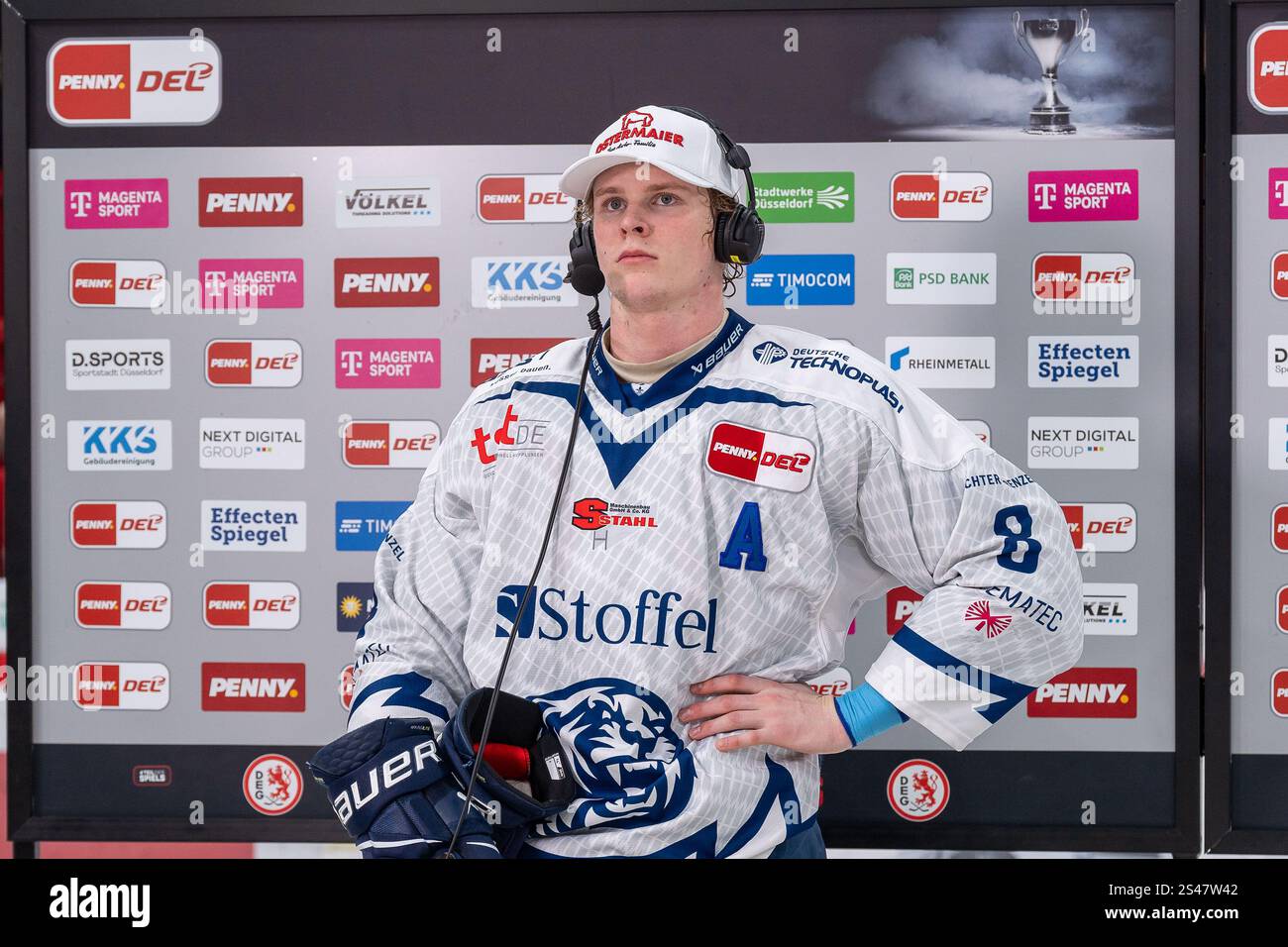 Joshua Samanski (Straubing Tigers, #08) im Interview nach dem Sieg, GER ...