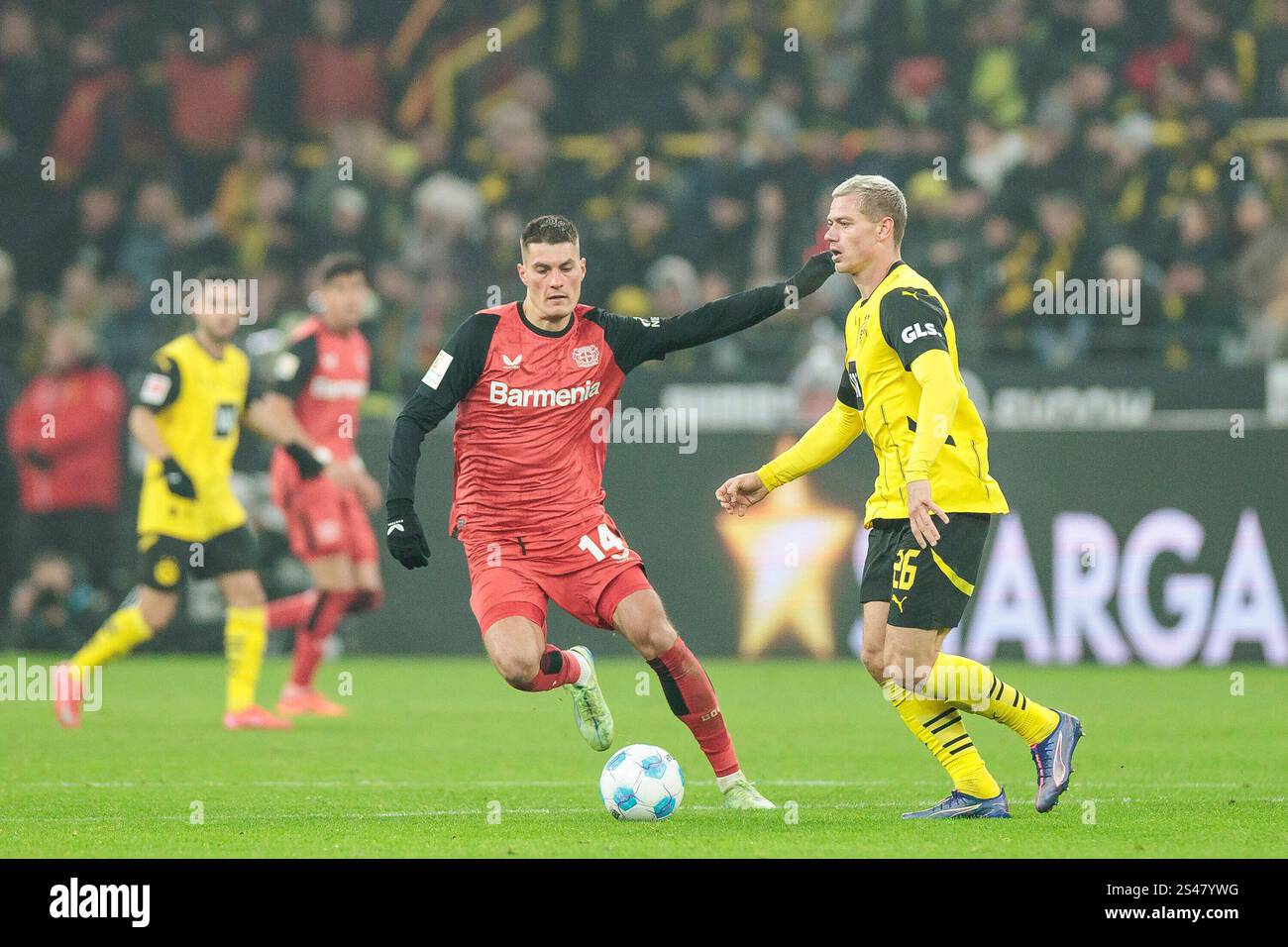 Dortmund, Deutschland. 10th Jan, 2025. Zweikampf Patrick Schick (Bayer 04 Leverkusen, 14 ...