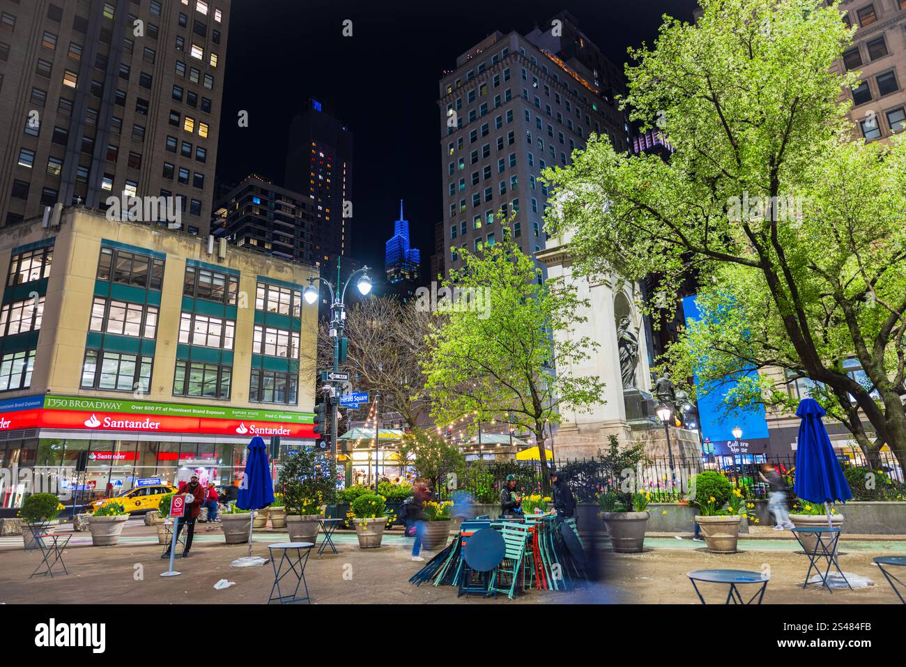 Night view of Herald Square in New York City with illuminated buildings ...