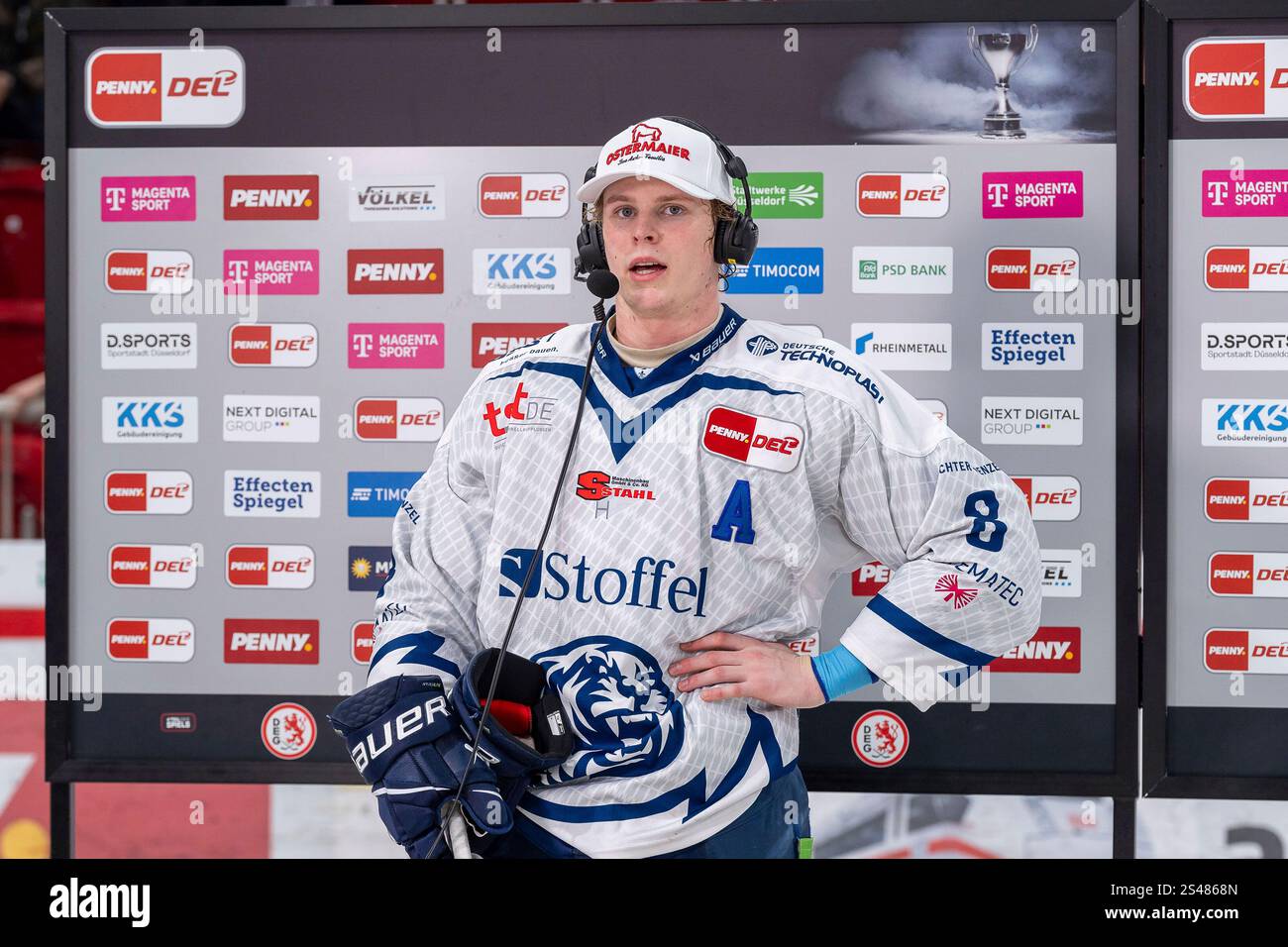 Duesseldorf, Deutschland. 10th Jan, 2025. Joshua Samanski (Straubing ...