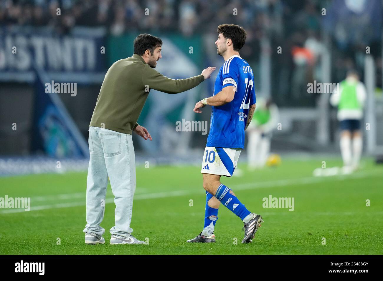 Rome, Italy. 10th Jan, 2025. Cesc Fabregas head coach of Como 1907 gives instructions to Patrick ...