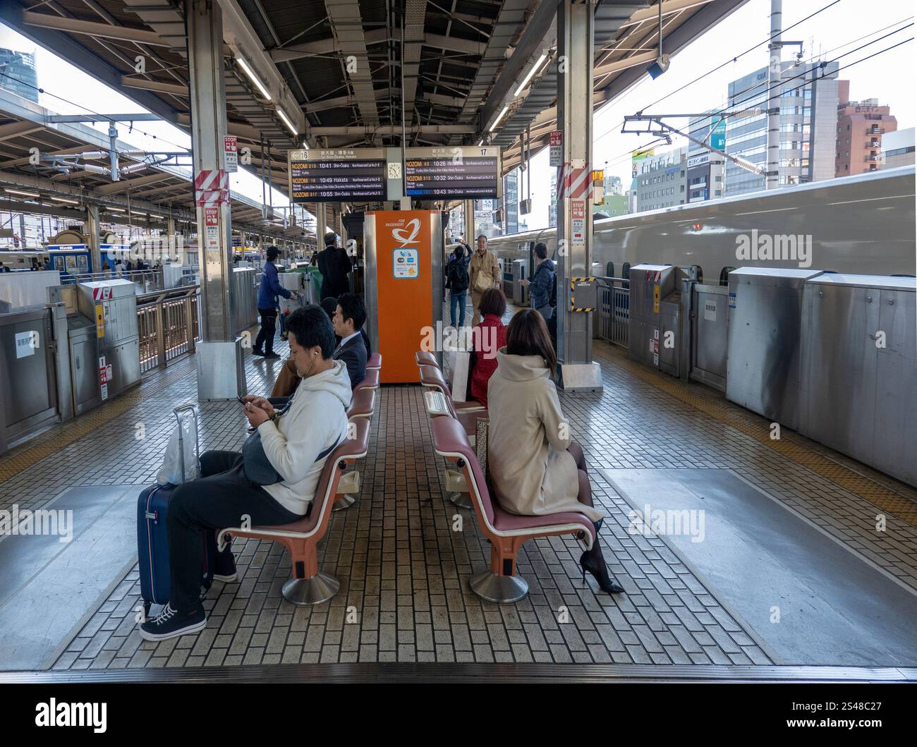 Bullet train arriving kyoto hi-res stock photography and images - Alamy