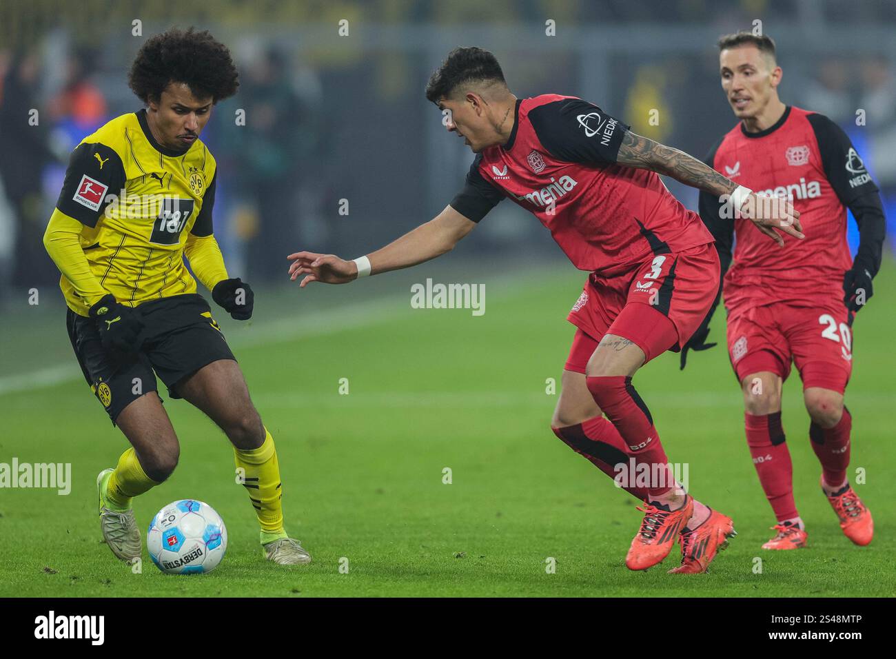 Germany. 10th Jan, 2025. Fussball 1. Bundesliga 16. Spieltag Borussia Dortmund - Bayer 04 ...