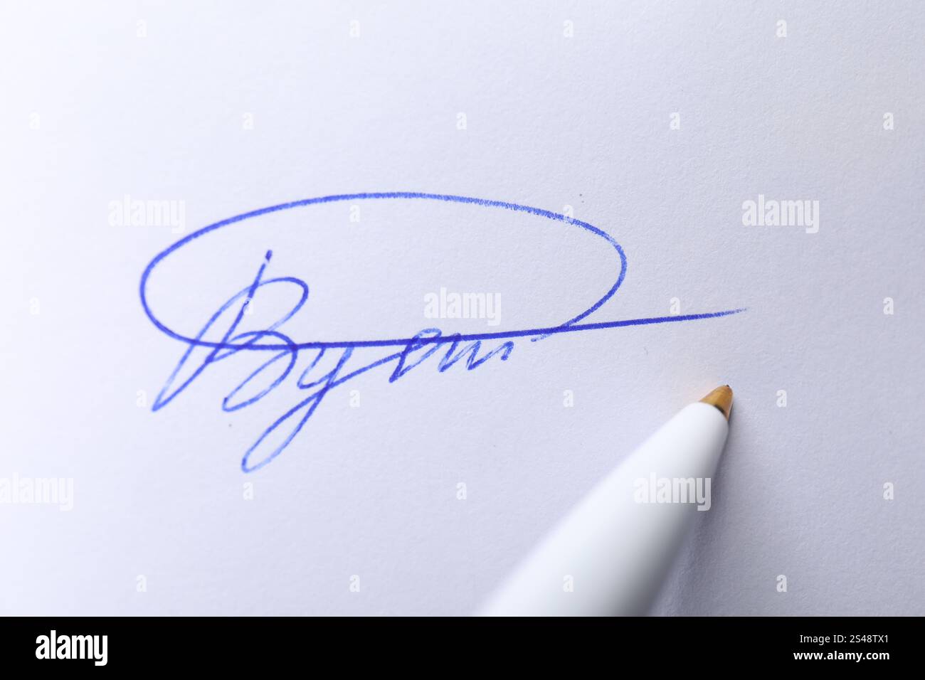 Pen and signature on white paper, closeup Stock Photo - Alamy