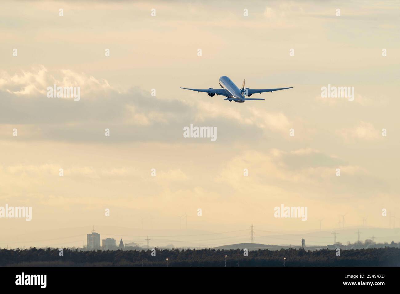 United Airlines 777-200 with registration N69020 at Frankfurt Airport ...