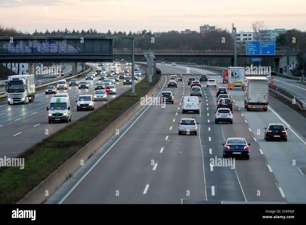 A5 Autobahn seen at Frankfurt Airport. Credit: Andreas Stroh/Alamy Live ...