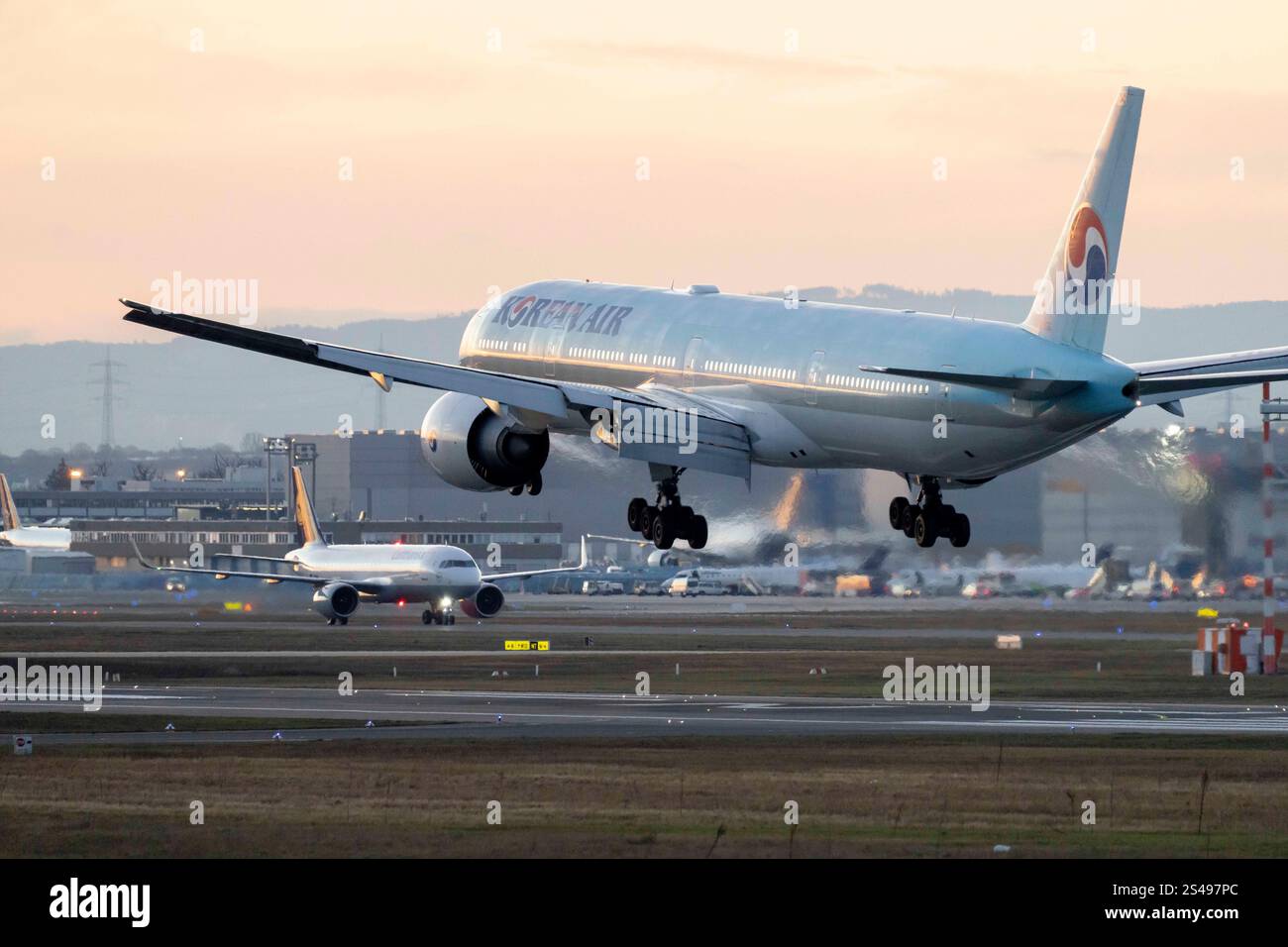 Frankfurt Am Main, Hesse, Germany. 10th Jan, 2025. HL8006 Boeing 777-300ER Korean Air at ...