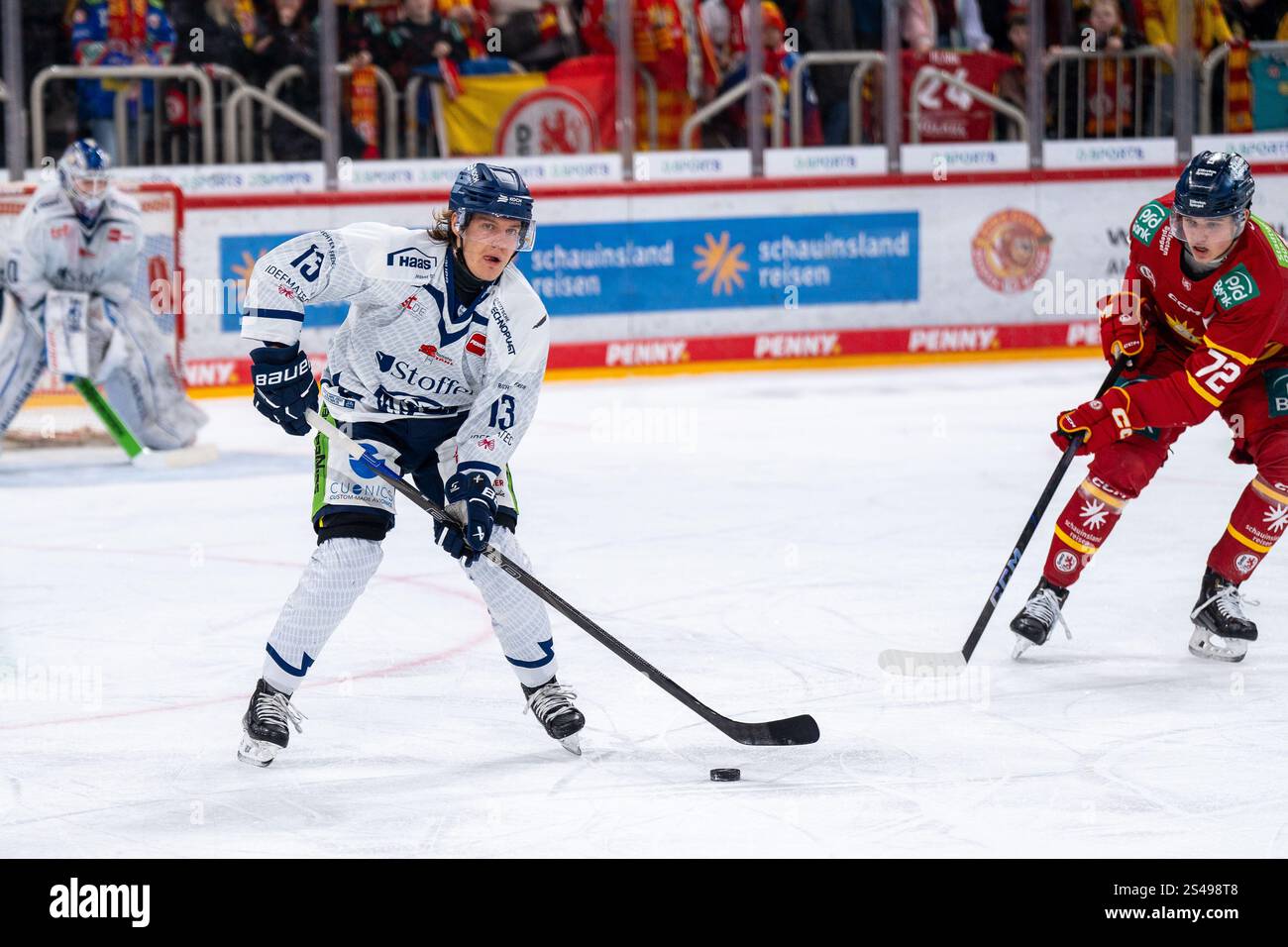 Mario Zimmermann (Straubing Tigers, #13), GER Duesseldorfer EG vs ...