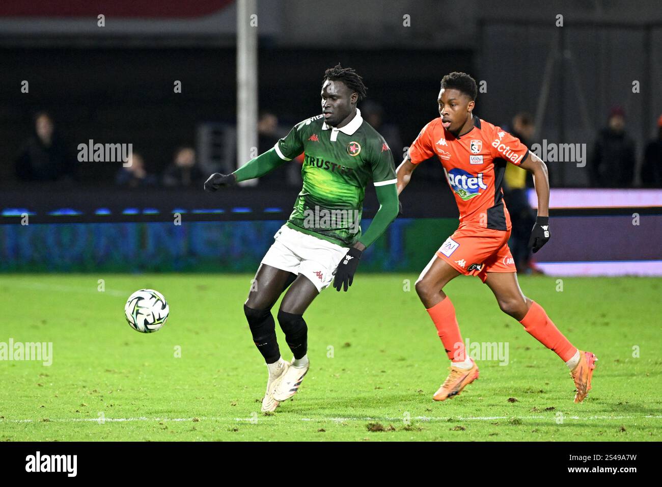 21 Christ-Owen KOUASSI (slmfc) - 21 Aliou BADJI (red) during the Ligue ...