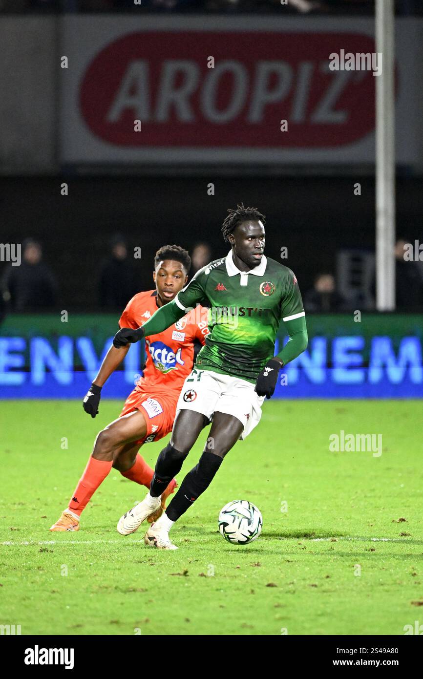 21 Christ-Owen KOUASSI (slmfc) - 21 Aliou BADJI (red) during the Ligue ...