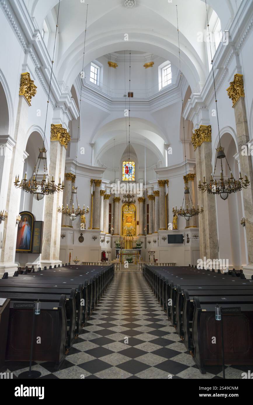 Elegant baroque church interior with arches and ornate chandeliers ...