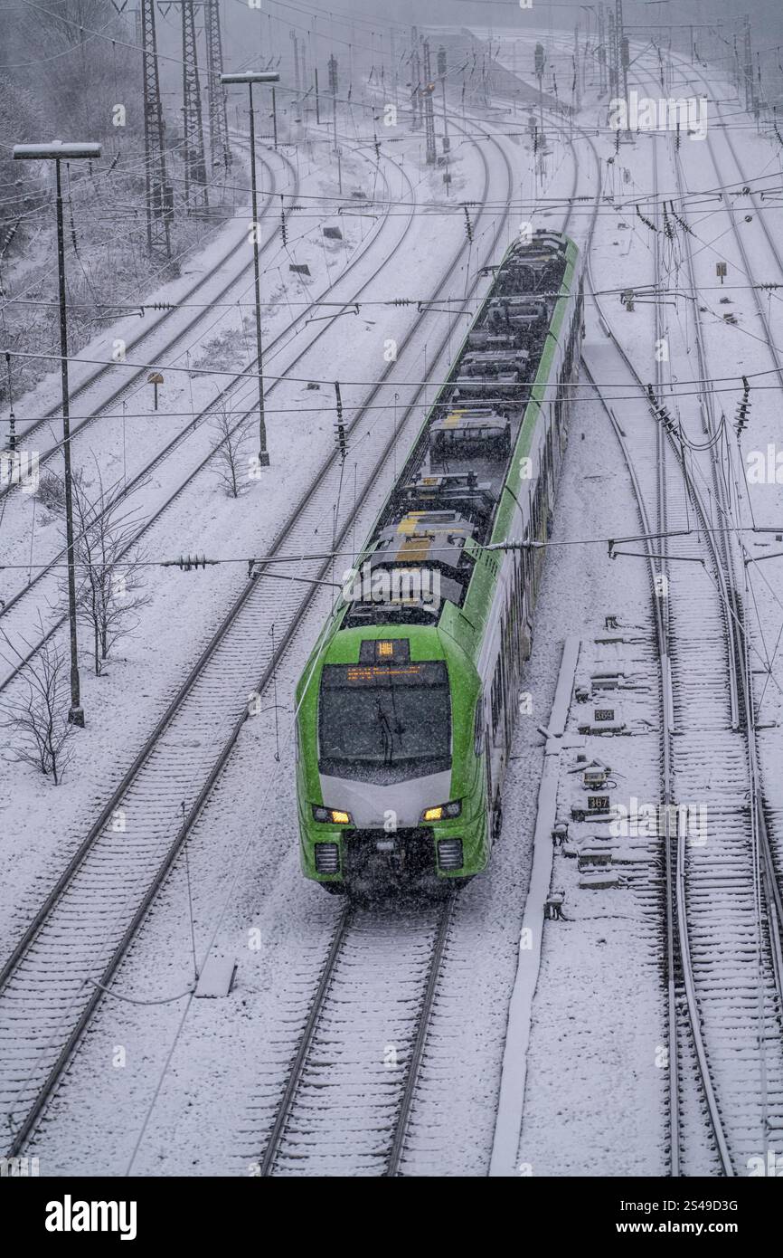 Winter weather, heavy snowfall, railway tracks in front of Essen main ...