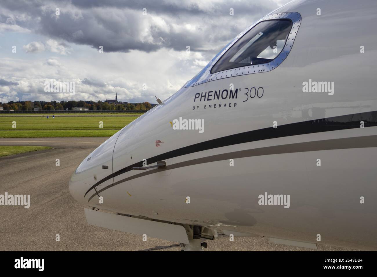 Embraer Phenom 300, private jet, business jet, aviation, aviation ...