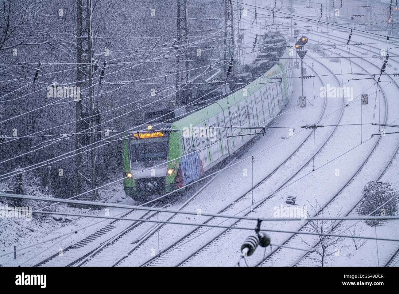 Winter weather, heavy snowfall, railway tracks in front of Essen main ...