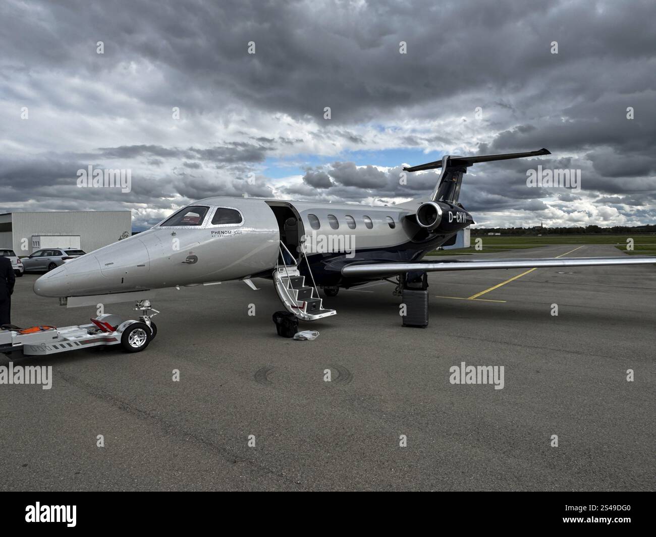 Embraer Phenom 300, private jet, business jet, aviation, aviation ...