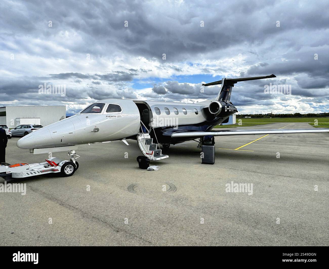 Embraer Phenom 300, private jet, business jet, aviation, aviation ...