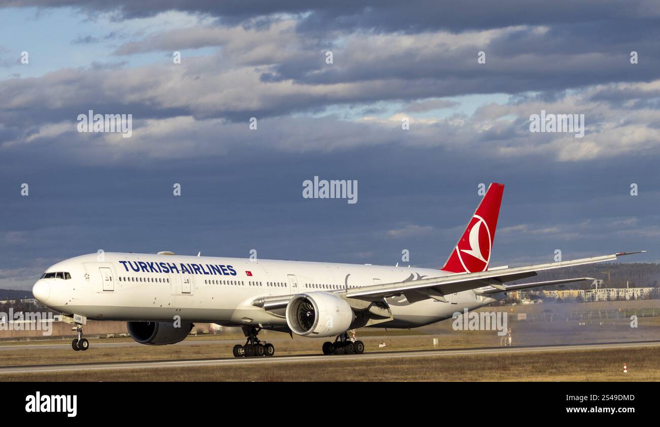 Turkish Airlines with Boeing 777 in Stuttgart a rare guest with this ...
