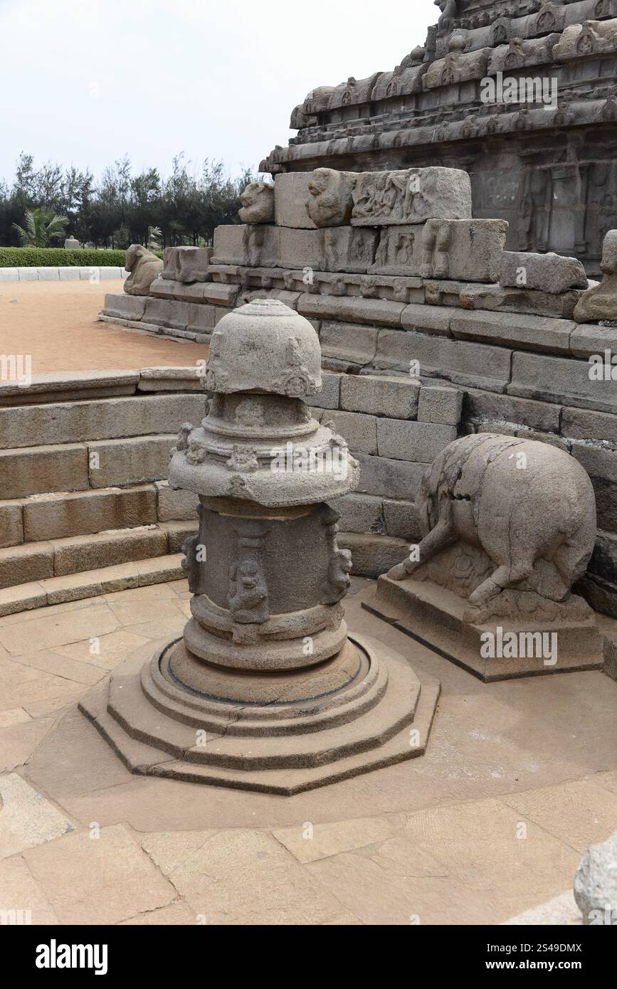 Coastal temple of Mahabalipuram, Mamallapuram, detail of an ancient ...