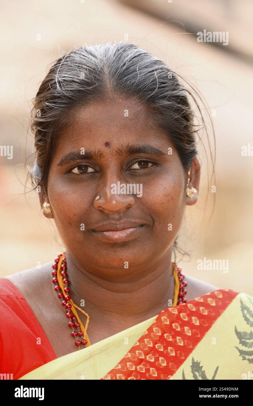 Indian woman, Tamil Nadu, India, Asia, Woman in traditional sari ...